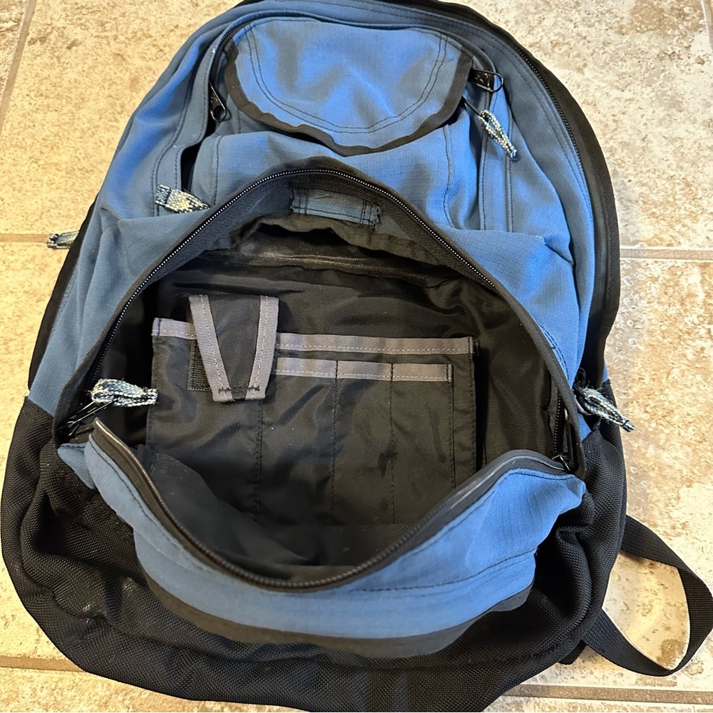 Vintage Jansport Backpack W/ 2 Main Compartments - Gem